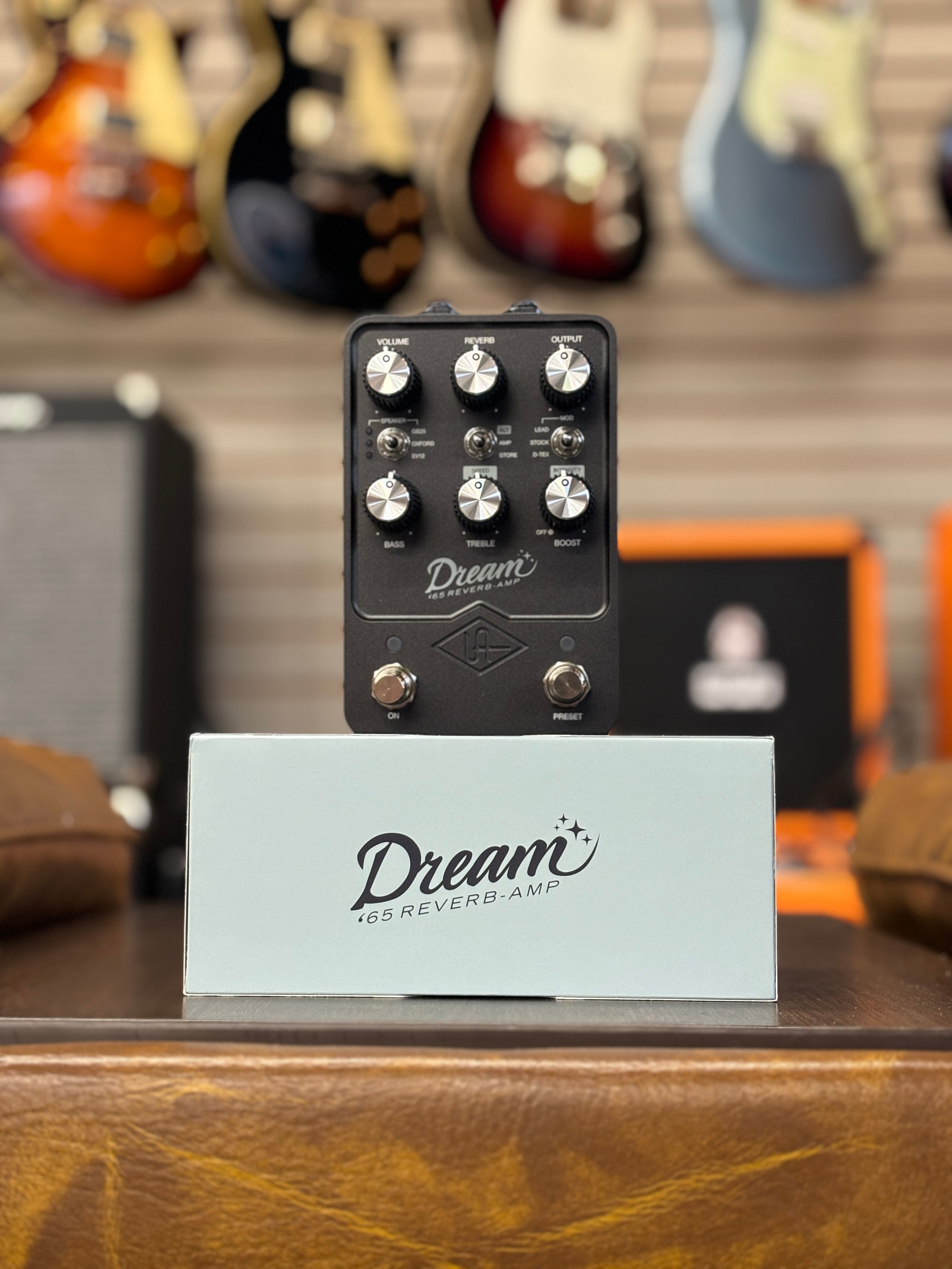 Universal Audio Dream '65 Reverb Amp Simulator Pedal | Riff Wizard Guitars